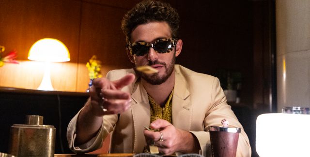 RUGGERO presenta su nuevo single y video "Se Vive Solo una Vida ...